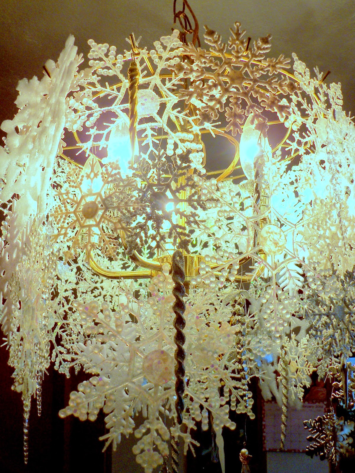 Make The Best of Things: Glittery Silvery Snowflake Chandelier DIY