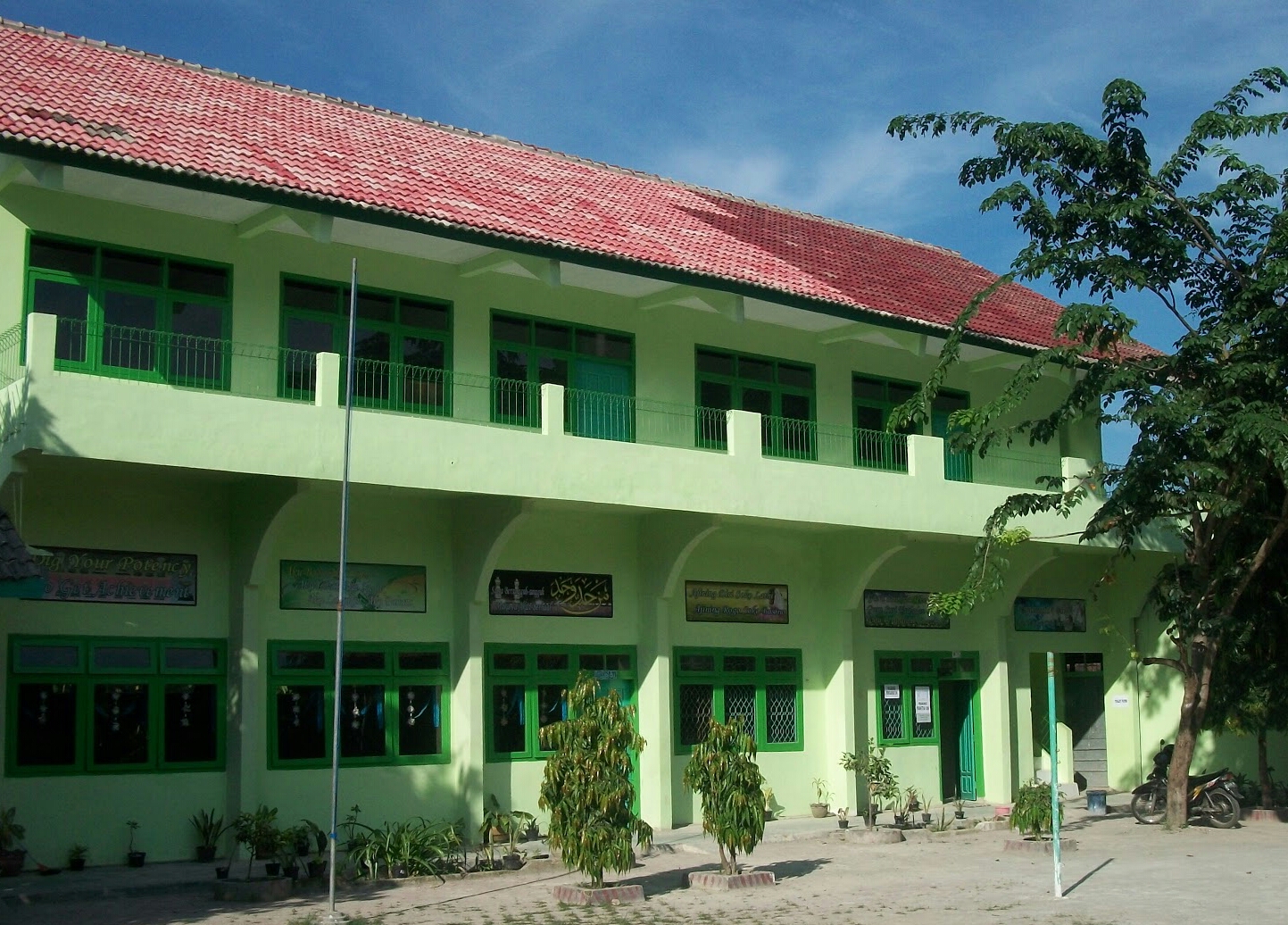 Mengembangkan Madrasah Unggul - Rudihont Wakatobi