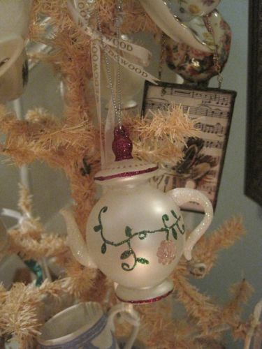 Tea With Friends: Time for the tea-themed Christmas tree!