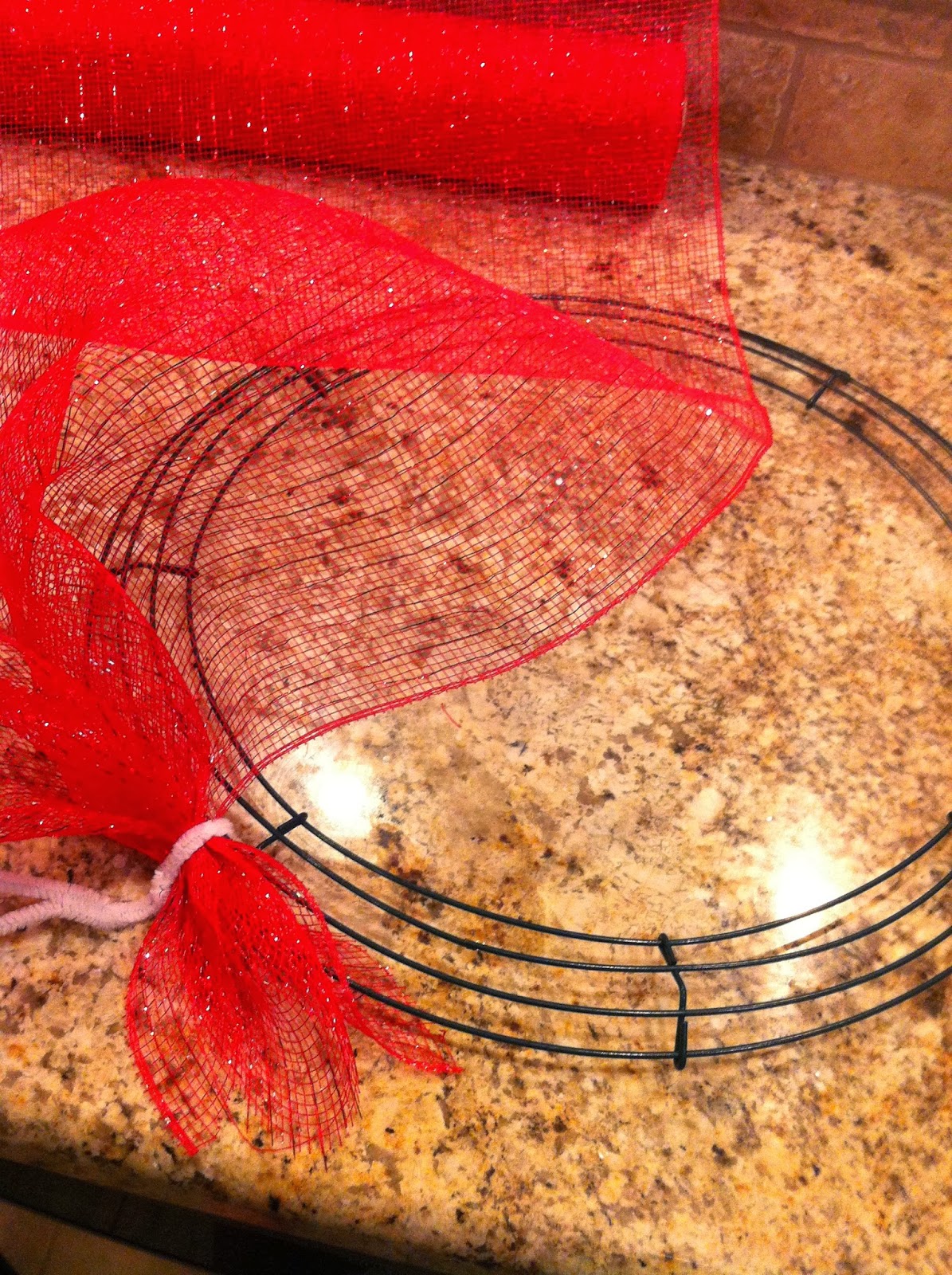 My Crafty World: Deco-Mesh Wreath