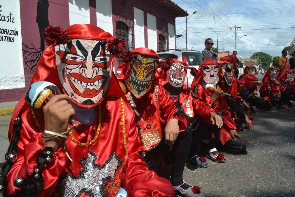 FANATIK.... La Revista!!!: DIABLOS DANZANTES DE TINAQUILLO INICIARON ...