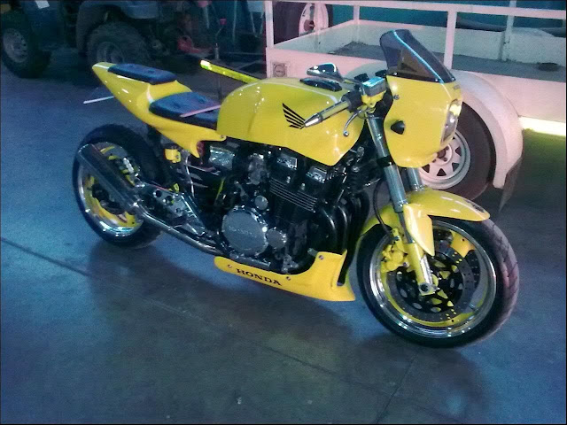 TRANFORMASI HONDA CBX 750P : CBX 750 Pelbagai Rupa dan Warna