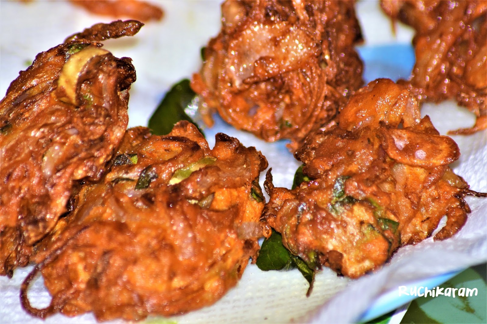 Ruchikaram: Onion Pakoda | Crispy Onion Pakoda | Evening Snacks