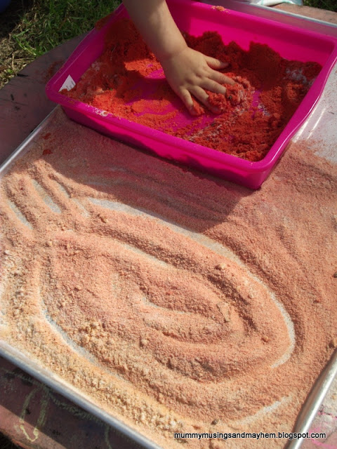 Easy ideas for Toddler Messy Play!