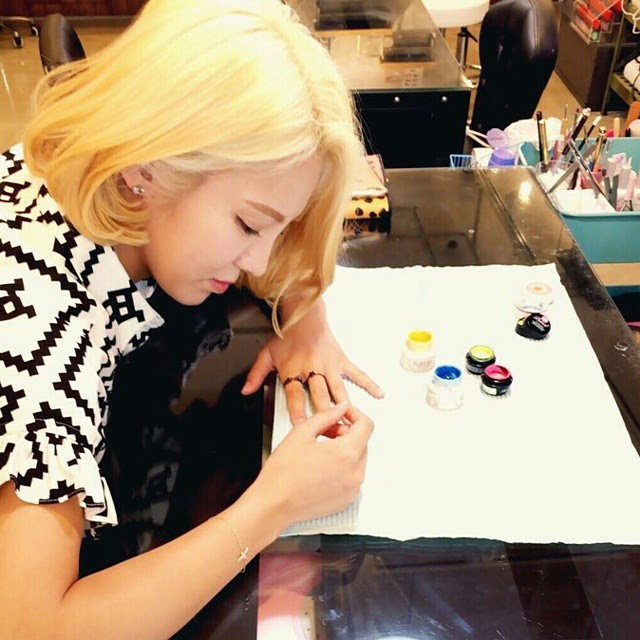 SNSD's HyoYeon and more of her gorgeous updates - Wonderful Generation