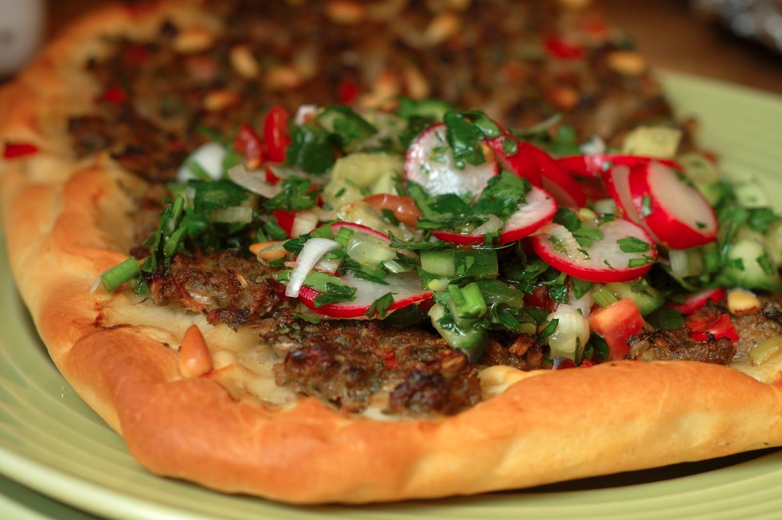 how to eat properly: turkish pizza