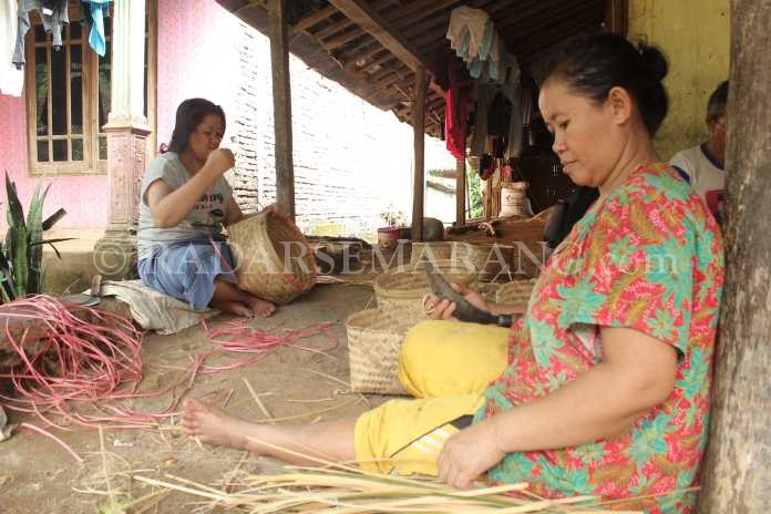 anggota remaja sawur: Uniknya Bambu, ciri khas dusun Senggrong, Terban ...
