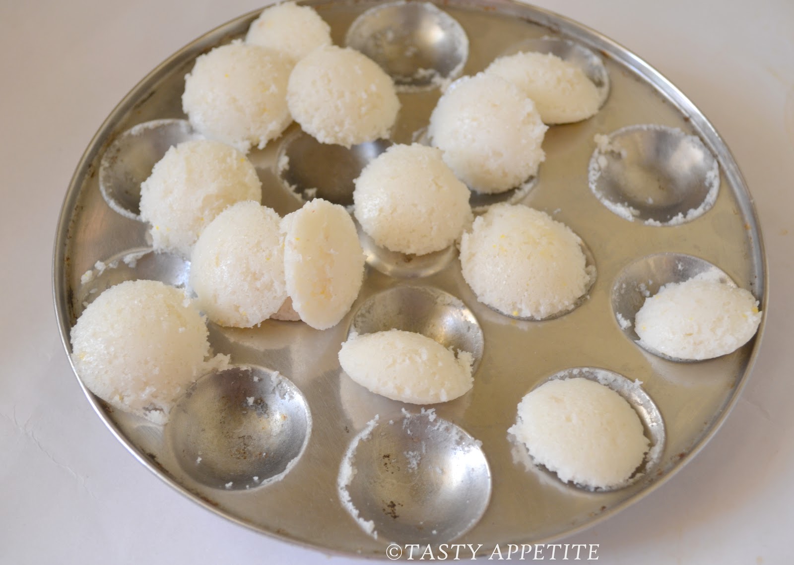 Sambar Idly / Mini Idly with Sambar / 14 Idlies: