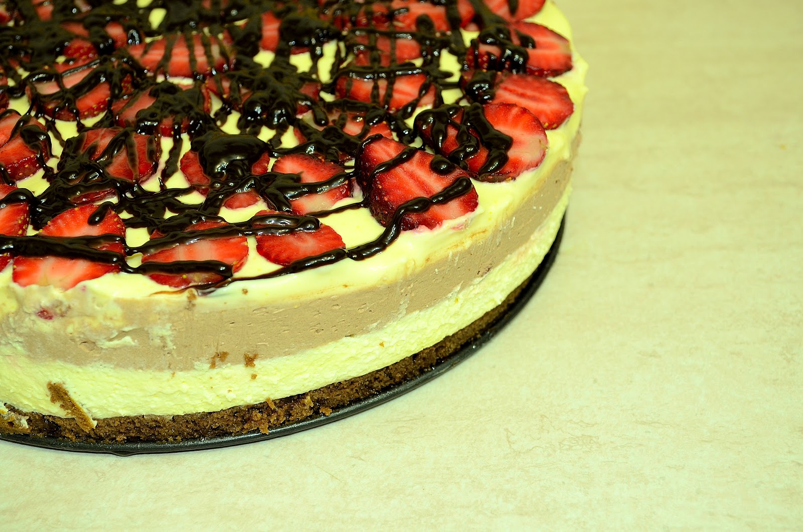 Prin bucatarie - Tort cu capsuni