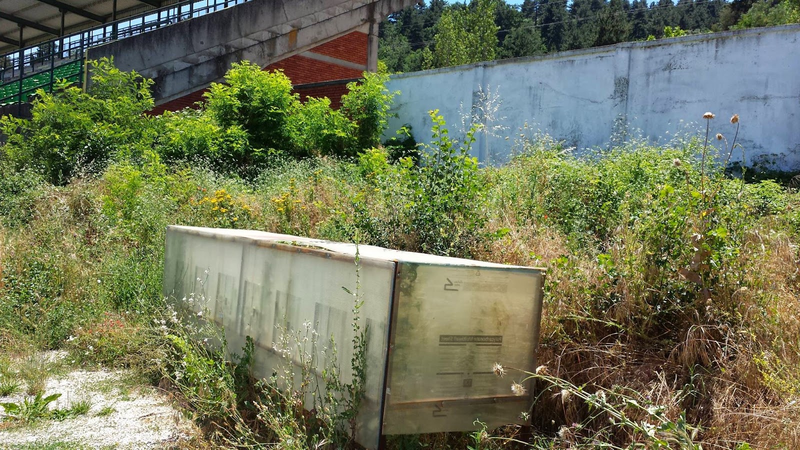 Erschreckender Zustand des Fußballstadion Tumbe Kafe in Bitola