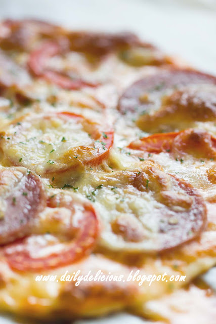 dailydelicious: Baking powder Pizza: Easy to make comfort food