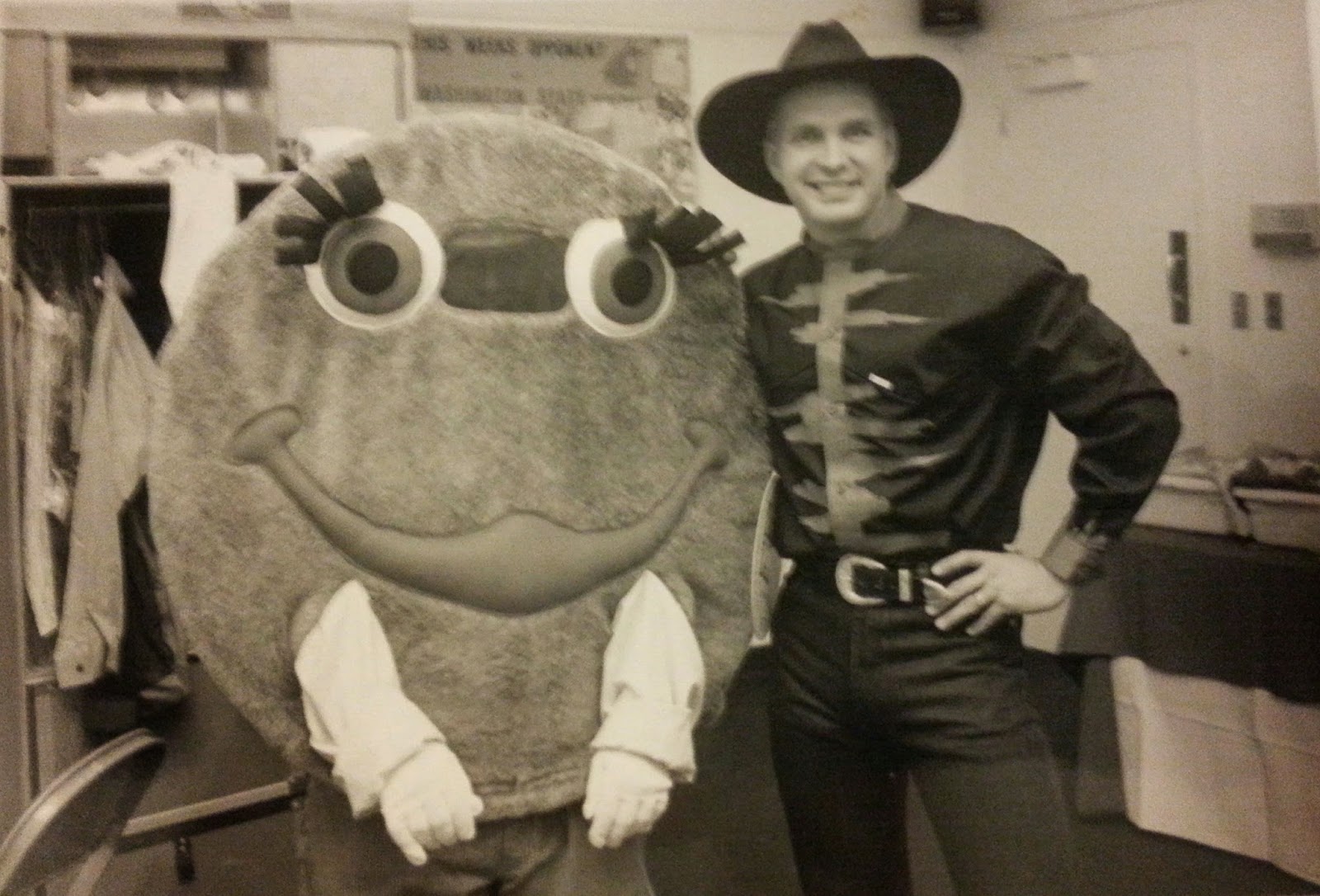 PULLMAN :: Cup of the Palouse: Country superstar Garth Brooks in ...