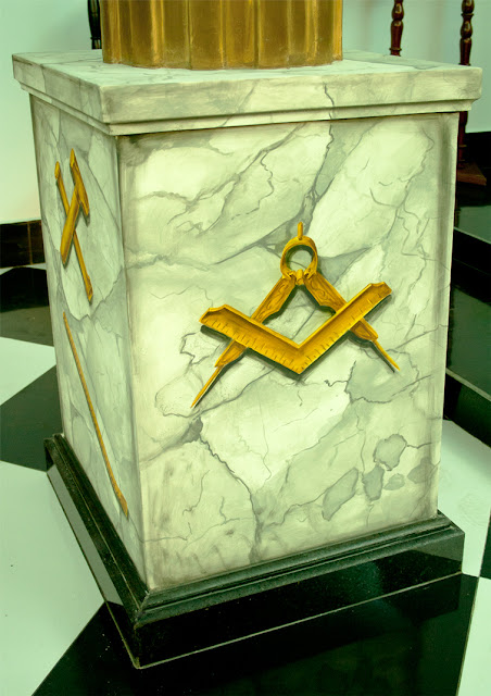 masonic temple decoration: the columns