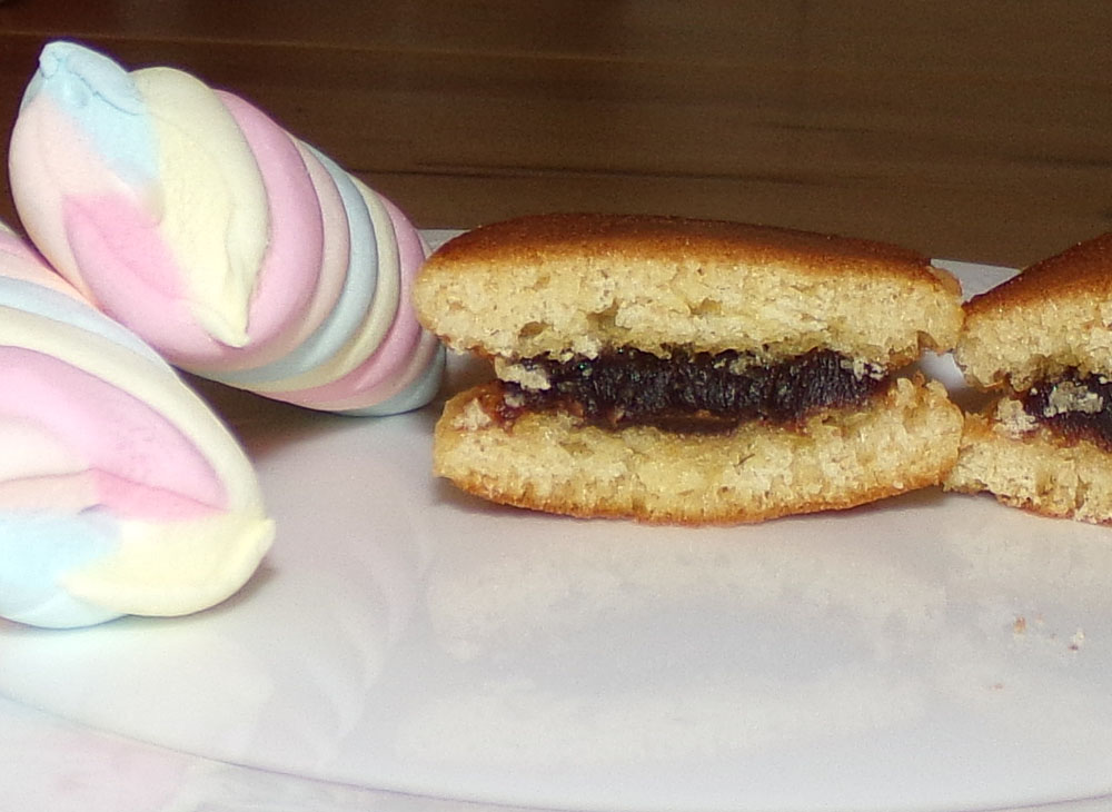 Japanese Snack Reviews: Yaokin Fluffy Softmallow and Dora-Choco