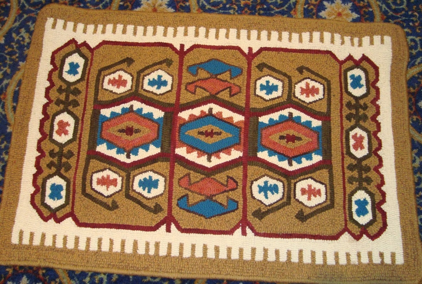 Saundra of Woodland Junction: Workshop Rug Show