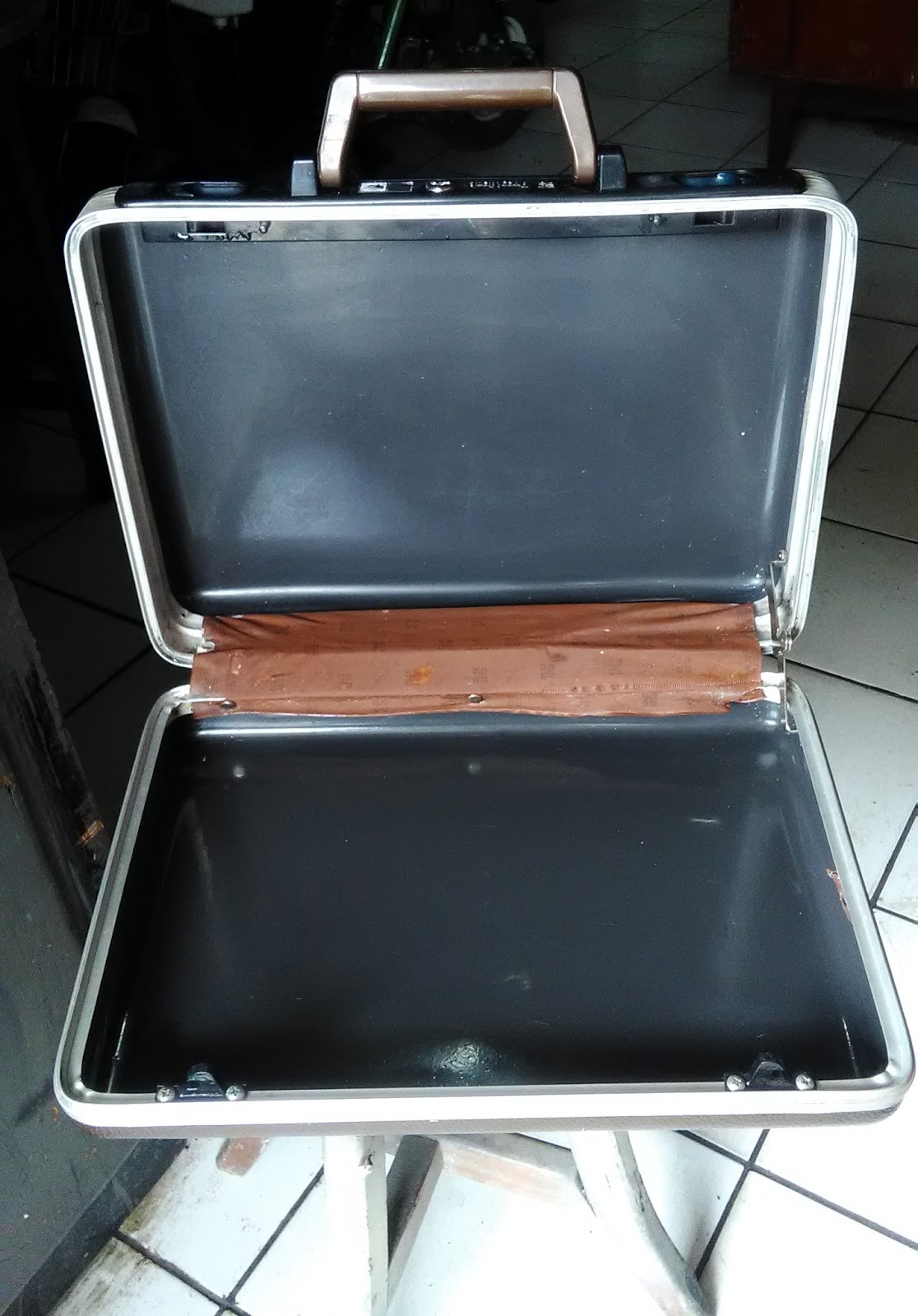 Gaya Antik Galeri : Koper Jadul `President` Coklat(TERJUAL/SOLD OUT)