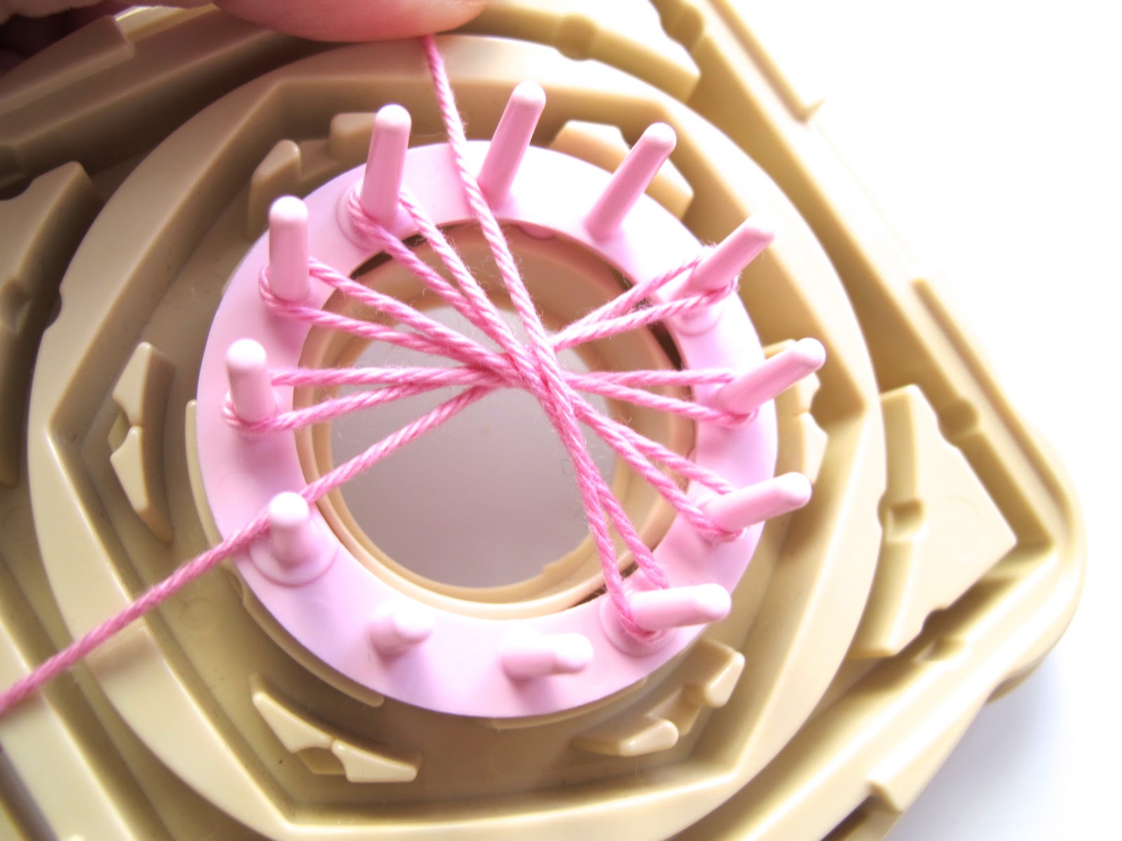 Addicted to Making: English Daisies, Flower Looms & King Henry VIII...