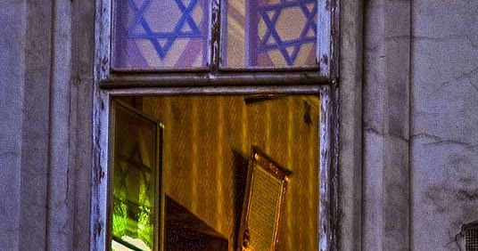 Urban Delight: Jewish Window