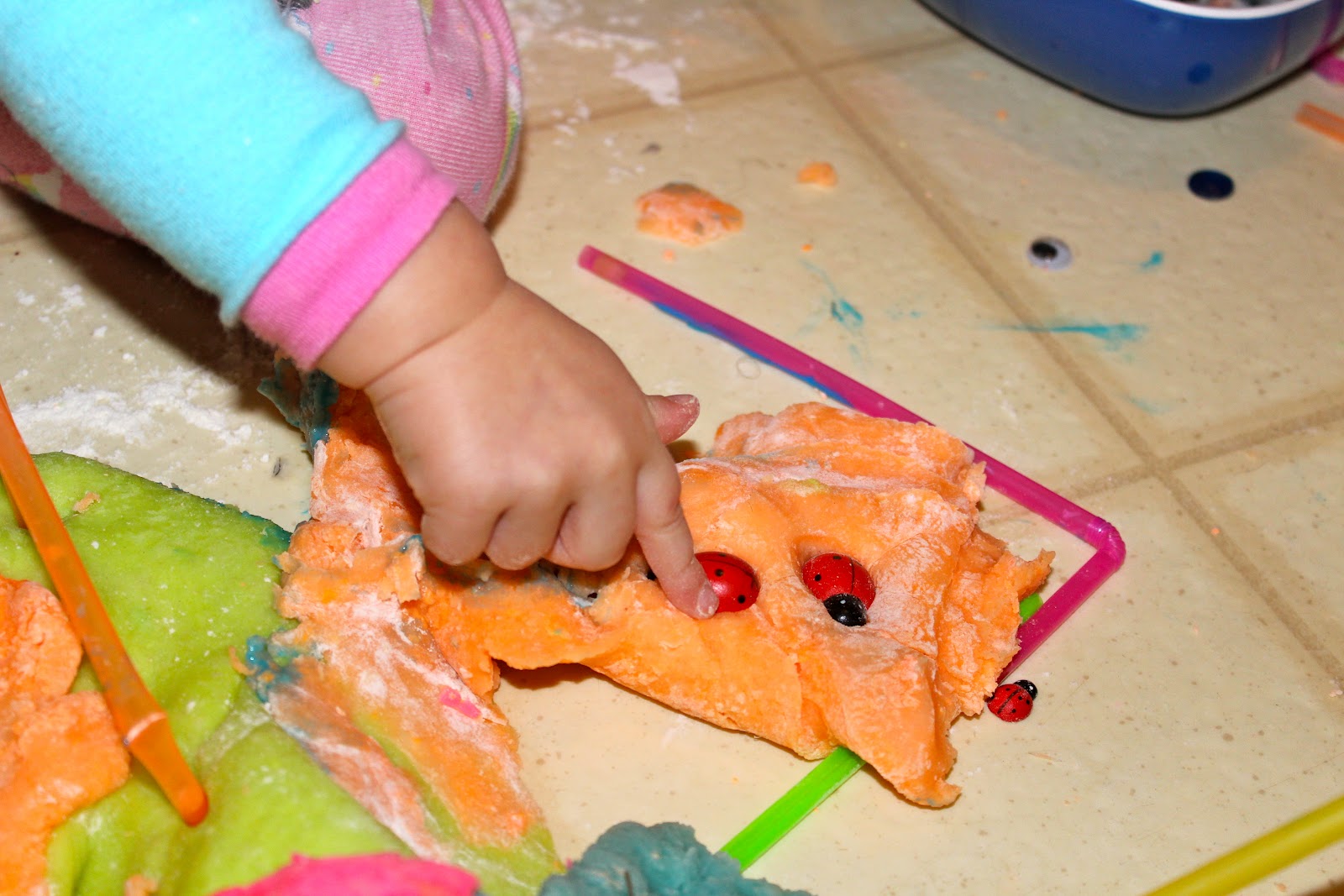 Pretty Posy: Sensory Play With Play Dough