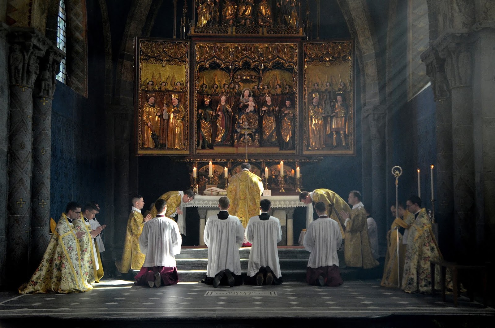 New Liturgical Movement: Why the Confiteor Before Communion Should Be ...