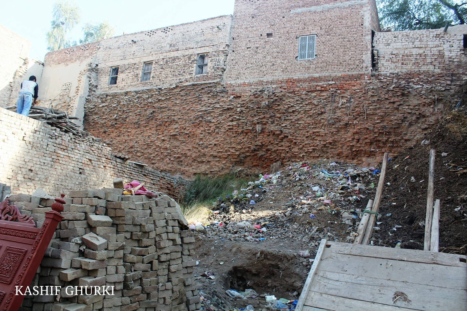 DIPALPUR CITY: Some remaining parts of the Depalpur fort