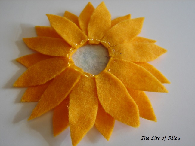 The Life of Riley: Felt Sunflowers Tutorial