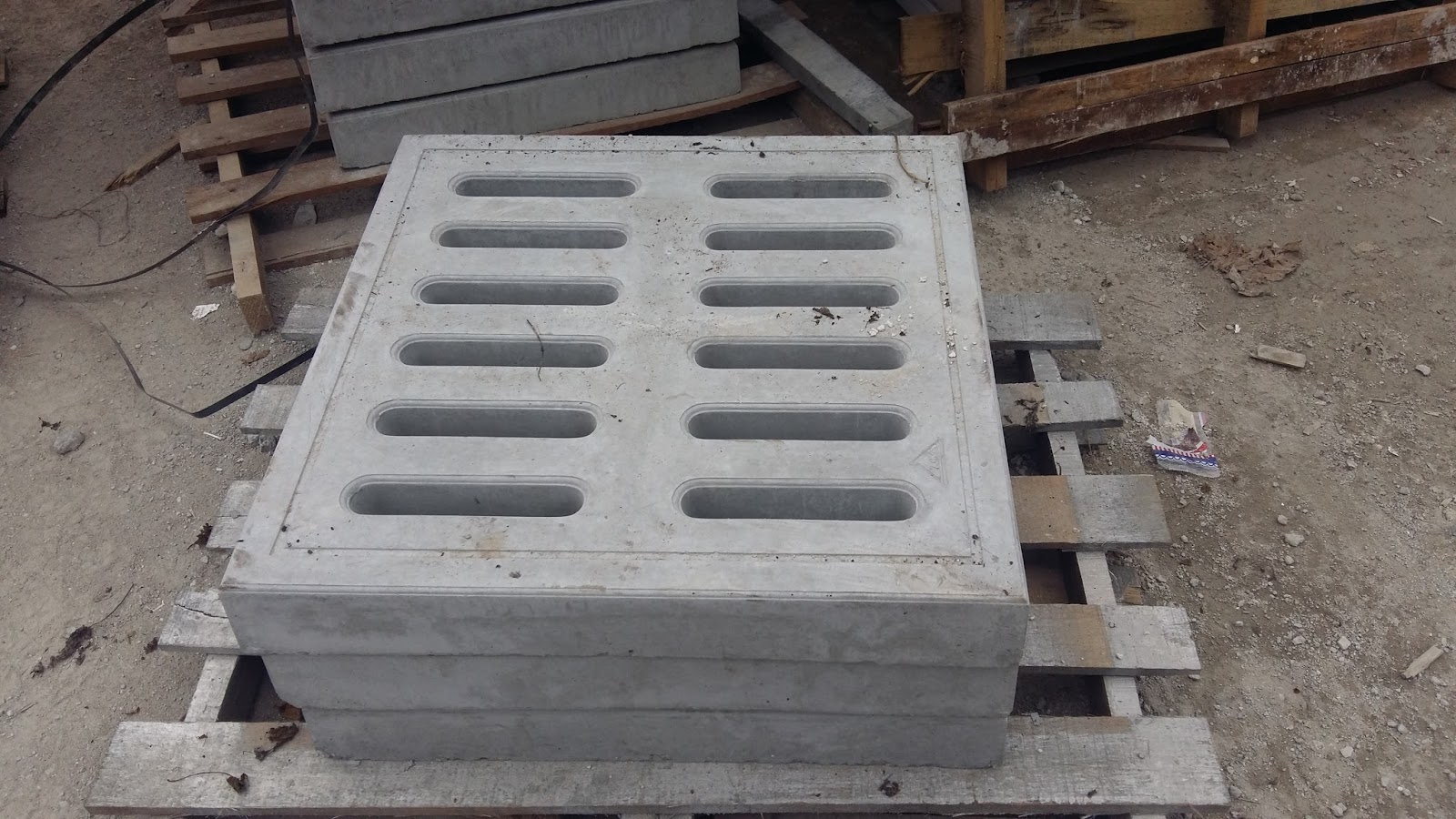 PRECAST COMPRESSED SLAB / CONCRETE GRATING: COMPRESSED CONCRETE SLAB