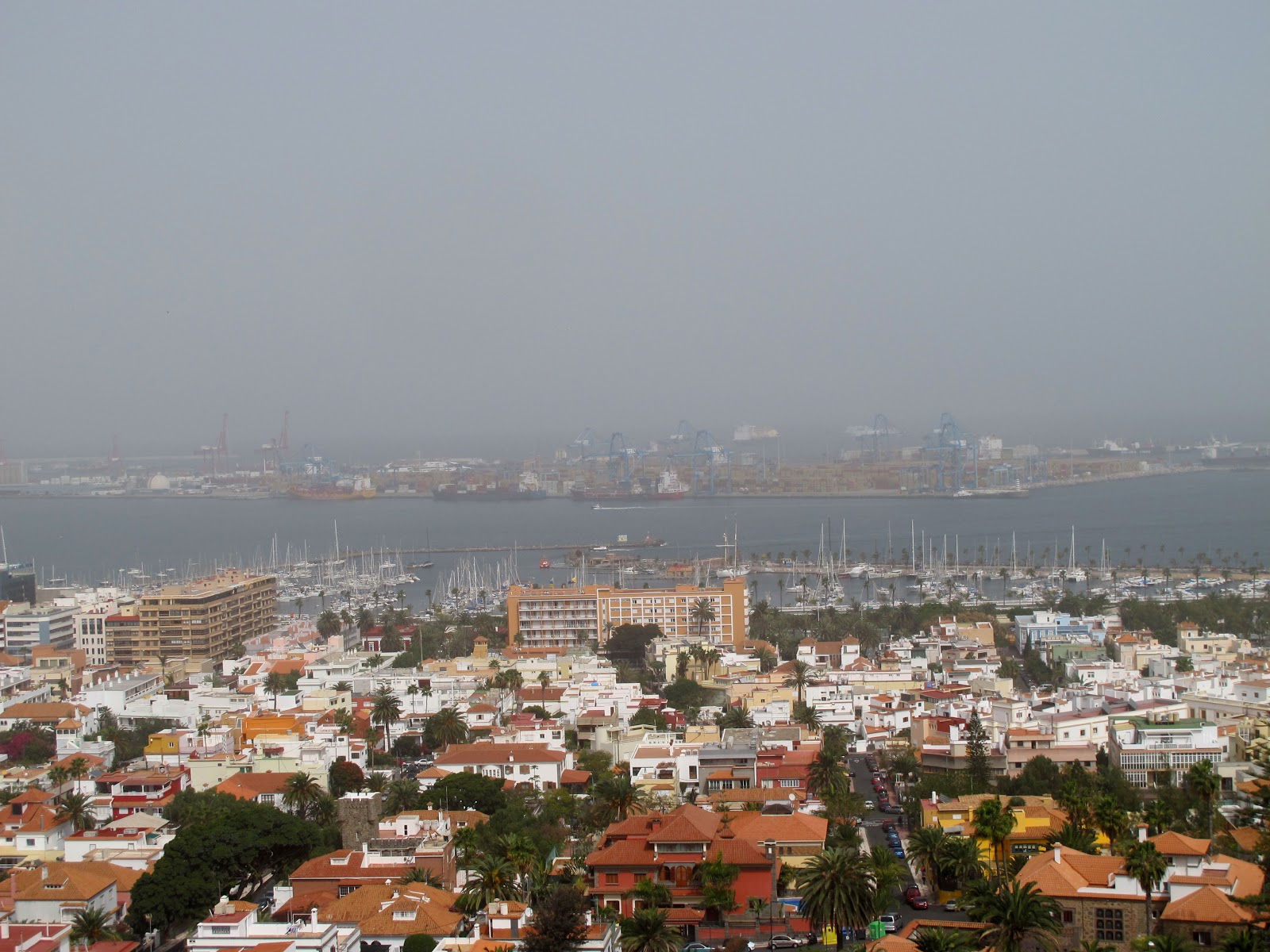 Gran Canaria "Un Paisaje por Descubrir" : Día de calima en Las Palmas ...
