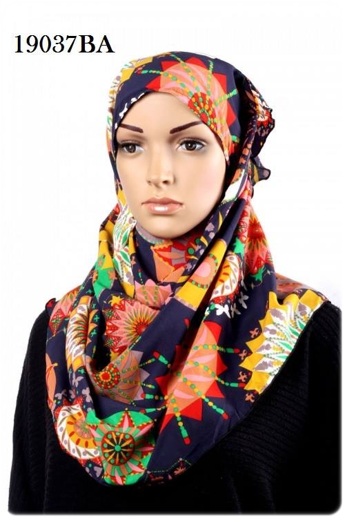 Halfmoon Shawl Bercorak III | rafhanah