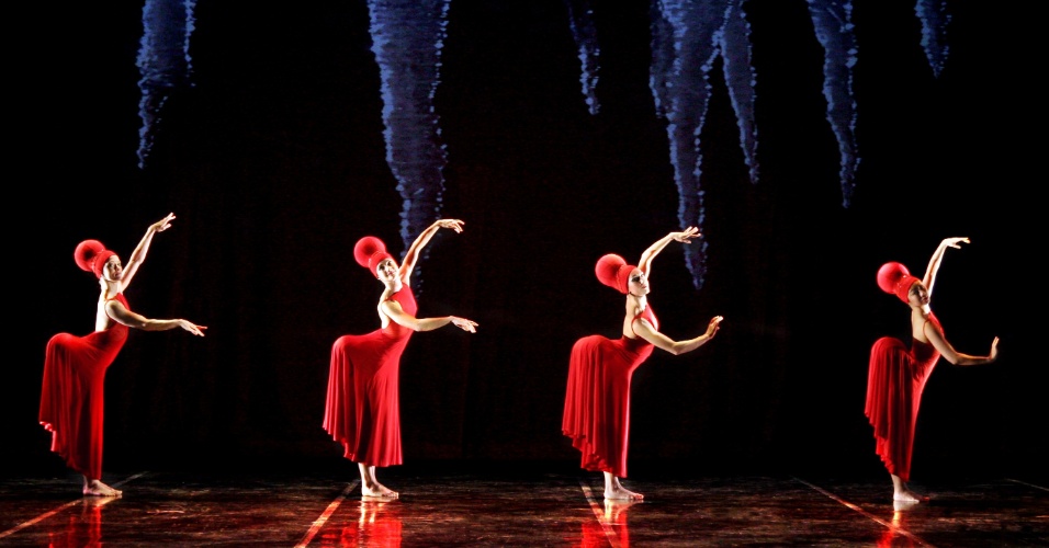 What I Read and Watched: Momix: Alchemia