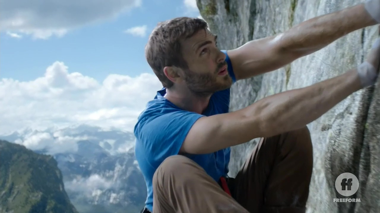 ausCAPS: Alex Roe and Sedale Threatt Jr. shirtless in Siren 2-01 "The ...