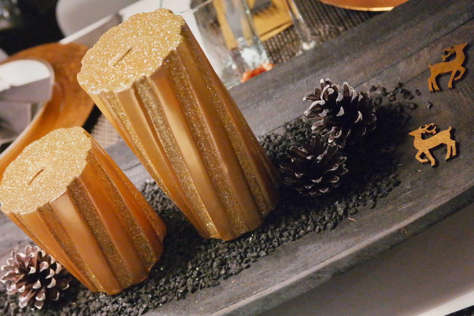 Karilotte - la fashionista: Tips til borddekking i gull og svart