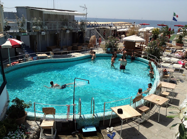 I love shopping - Goa beach Genova, Beach - Food - Fun