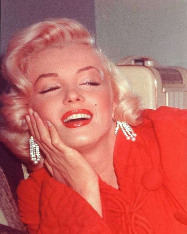 38 Rare Color Photos of 'Smiling' Marilyn Monroe That You May Have ...