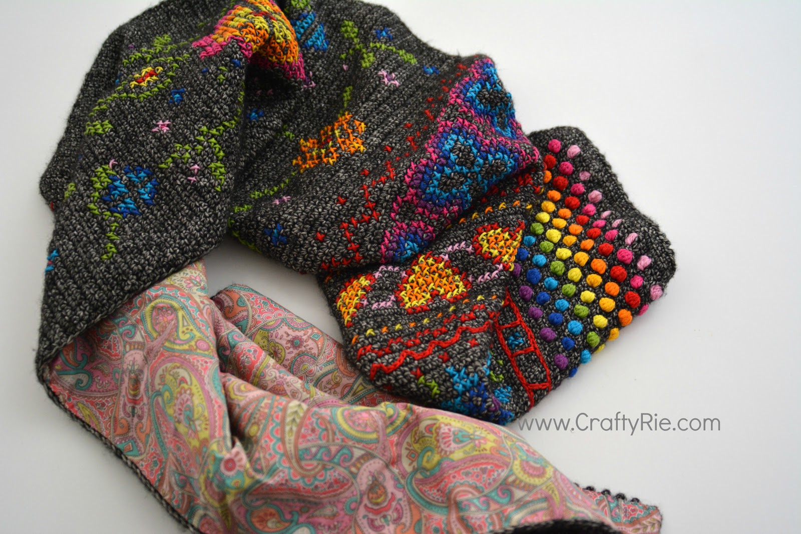 CraftyRie: Taa daa: Crochet Embroidery Hygge shawl/wrap