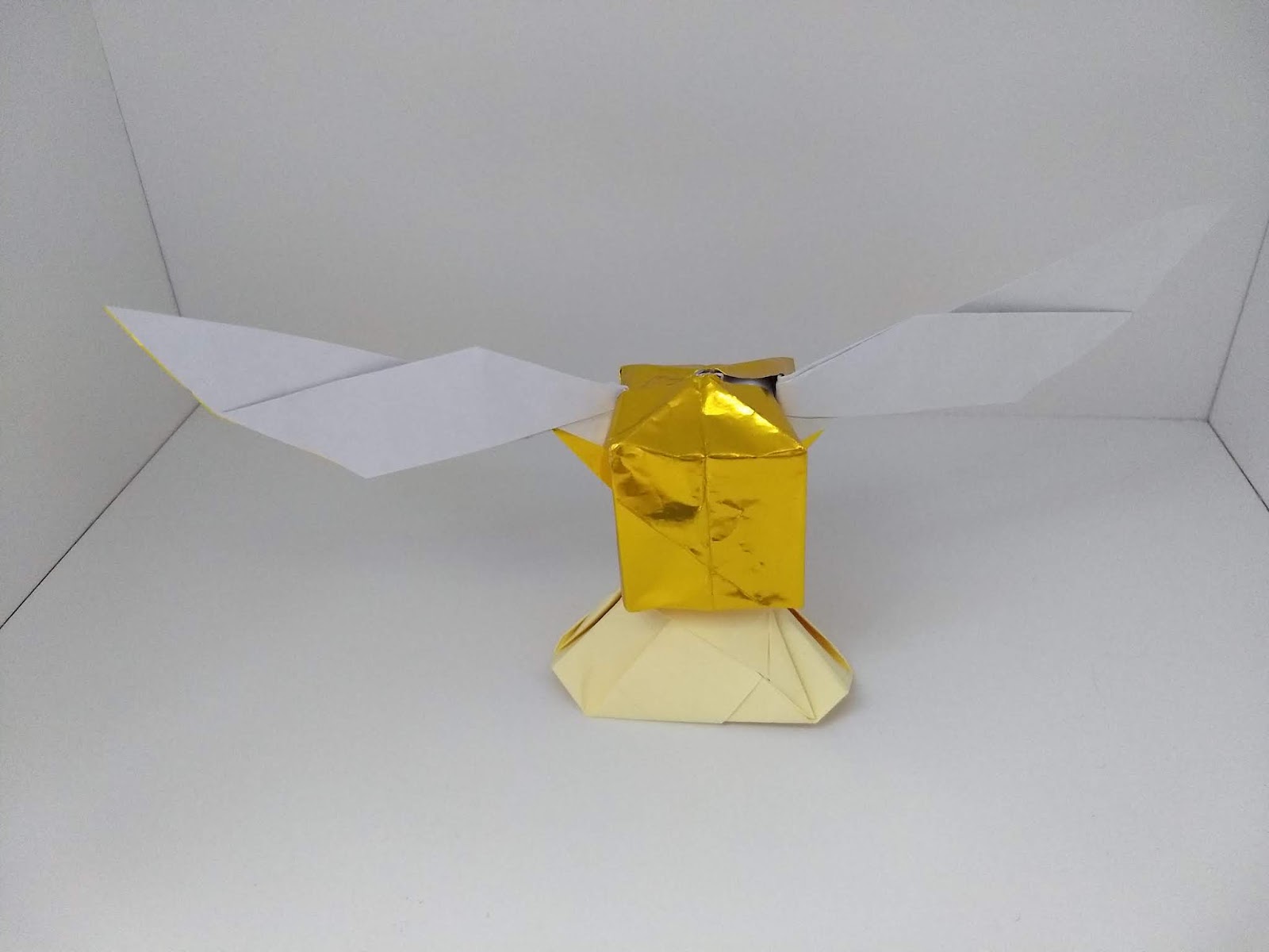 origami: Snitch dorada