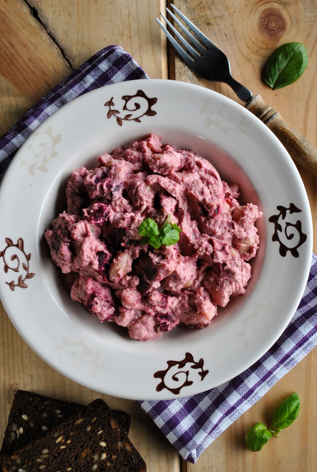 Baked beet and potato salad with beans and creamy peanut sauce |VeganSandra