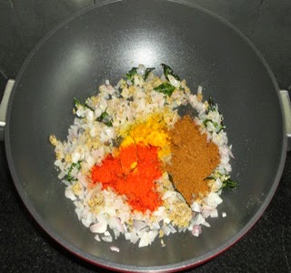 Vidyas Veg Recipes: Matkichi usal recipe - Sprouted moth beans usal