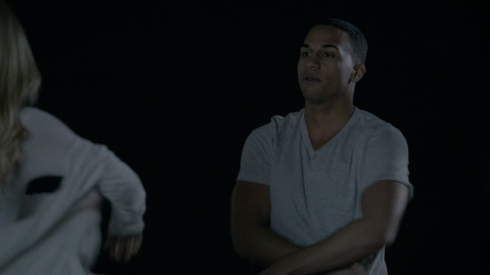 ausCAPS: Michael Xavier shirtless in Bitten 1-01 "Summons"