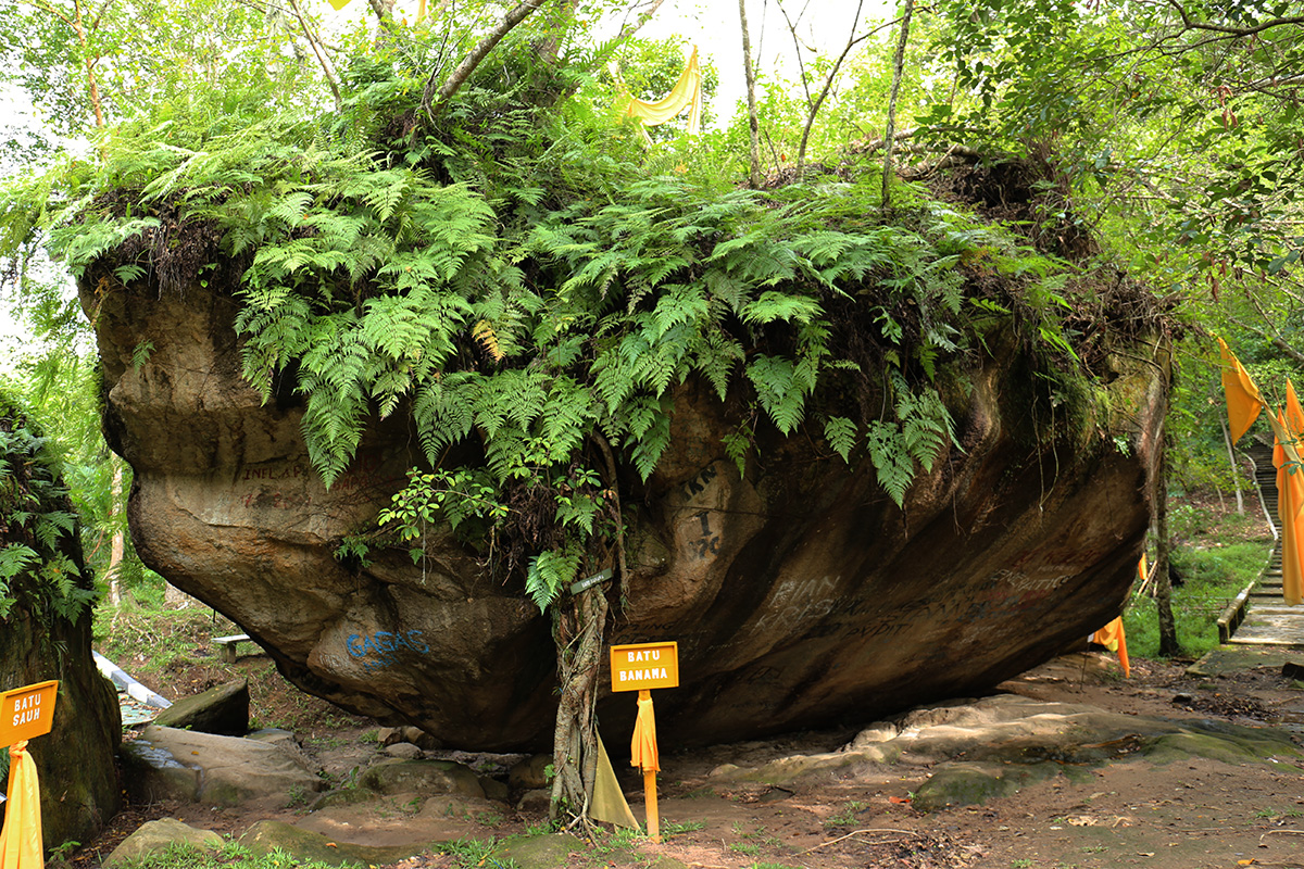 Legenda Bukit Tangkiling dan Batu Banama - Info Itah
