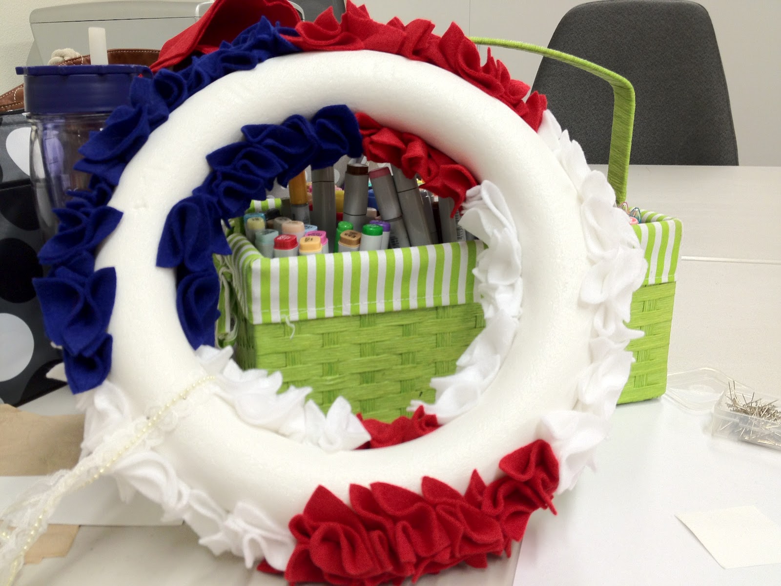 2 Paw Prints: Red, white and blue wreath tutorial