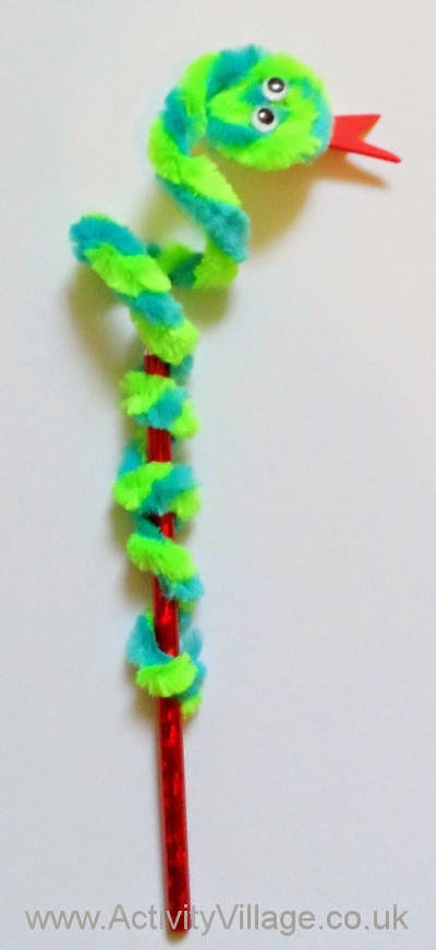 Pipe Cleaner Pencil Toppers | Munchkins and Mayhem