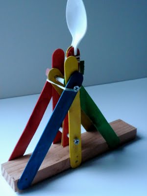 Make a Catapult out of a Hanger and a Spoon | Play Catapult