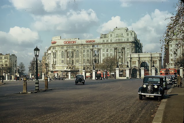 Beautiful Colour Photos of London in 1950 ~ Vintage Everyday