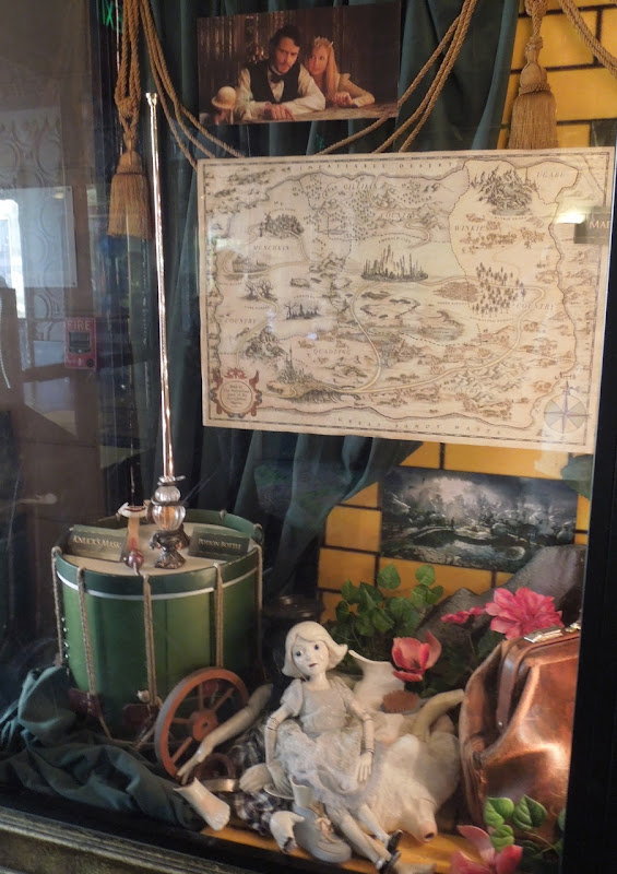 Hollywood Movie Costumes and Props: Original props featured in Oz The ...