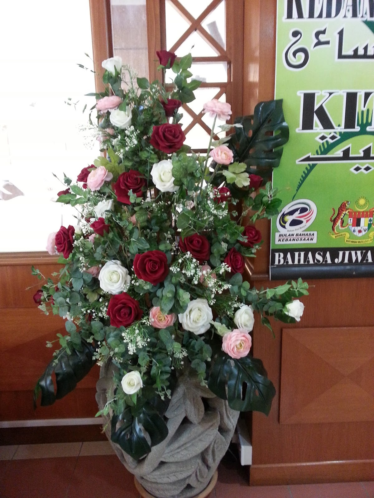 Berilmu Berdisiplin Berbakti: Gubahan Bunga