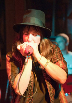 Janela aberta - Blogue de harmonica: Women Harmonica Players