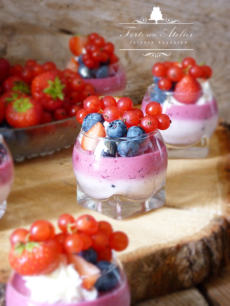 Mini deserki z owocami lata