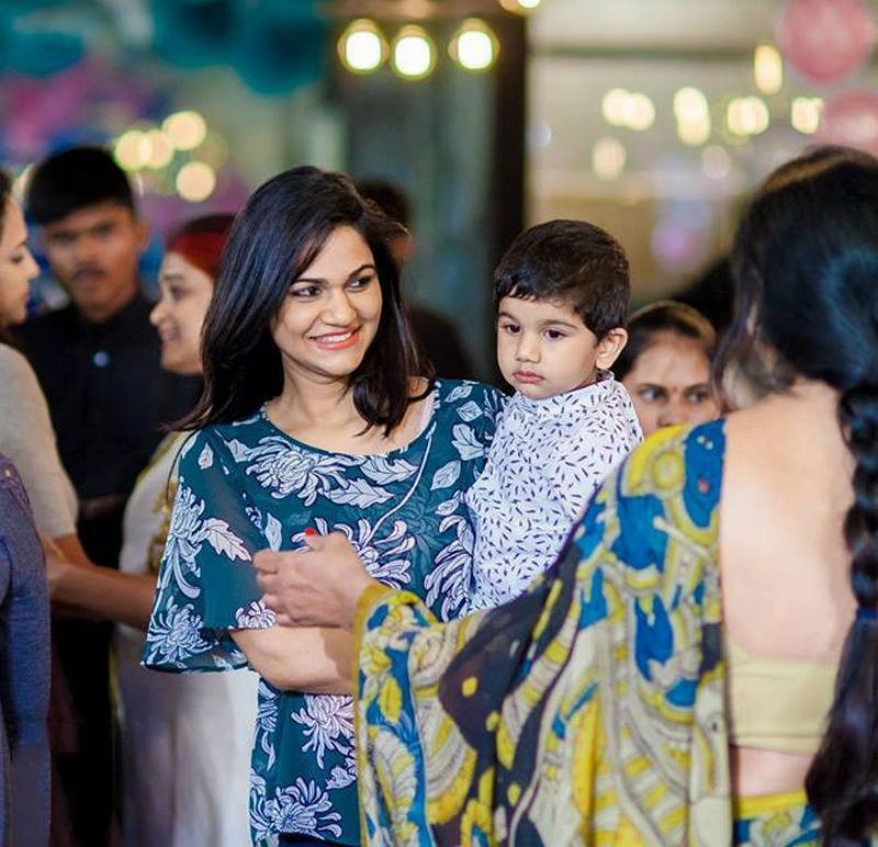 Allu Arjun Sneha Reddy Son Allu Ayaan Latest New HD Photos Images ...