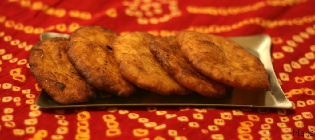 Nan's yum-yums!: Bun Puri | Sweet Puris | Konkani Dessert